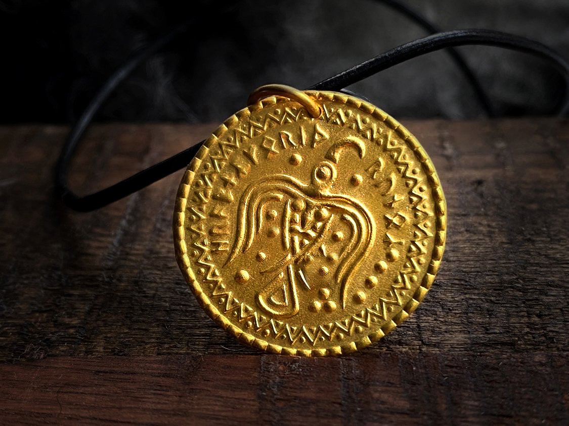 THE RAVEN BRACTEATE - Jewelry - NORDIC ANIMISM